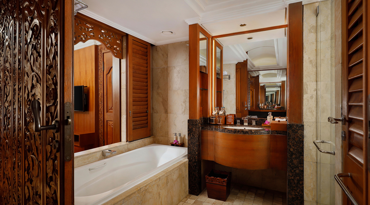 Palace Club Bathroom - Nusa Dua Beach Hotel & Spa - Handwritten Collection